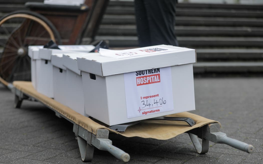 'Money's their priority': Nurses beg government to honour Dunedin ...