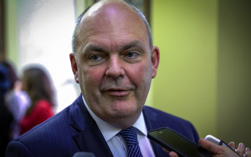 Joyce promises to help Peters deliver | RNZ