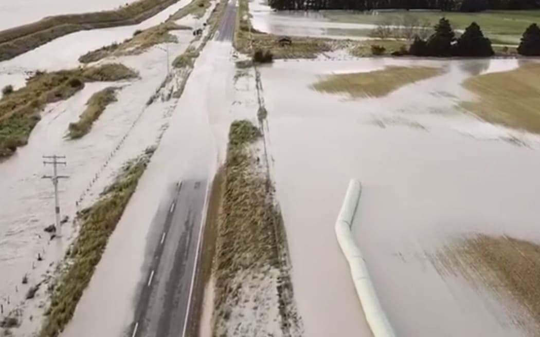 Wild weather: Thunderstorms batter Wellington, Timaru remains in state ...