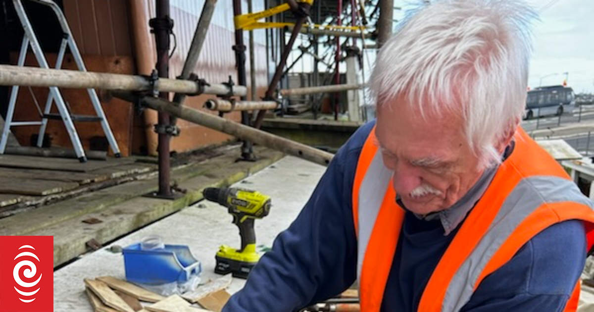 The volunteers trying to save the historic ferry SS Toroa | RNZ