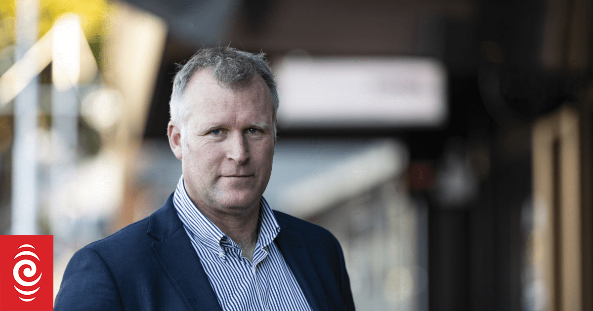 Tauranga mayor hits back at online comments about staff | RNZ News