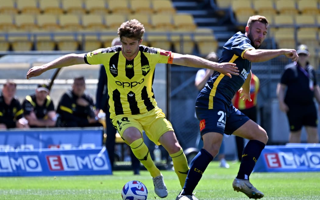 Phoenix take on Central Coast in battle to be highest-ranked side | RNZ ...