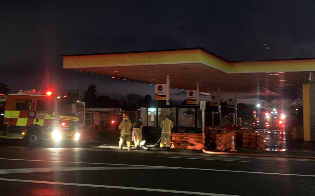 Petrol station blaze closes part of Auckland's Great South Road | RNZ News