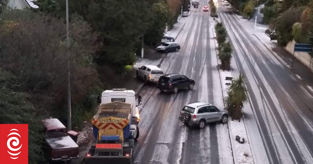 Icy roads as temperatures drop in cold snap | RNZ News