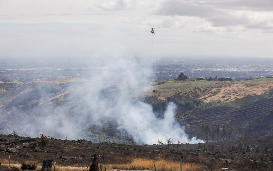 In pictures: Port Hills fire burns for third day | RNZ News
