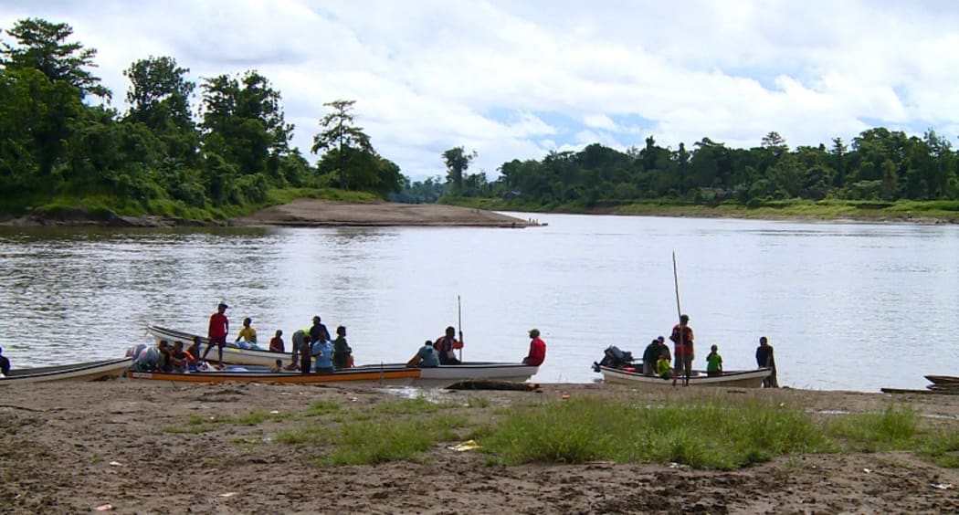Rain eases Fly River levels in PNG | RNZ News