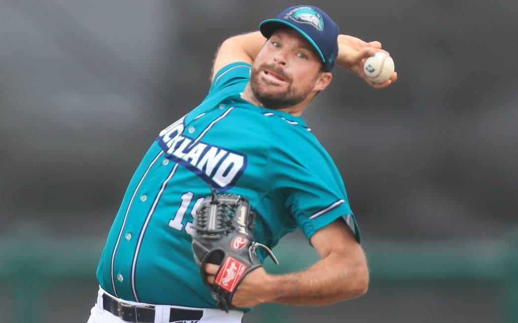 Collmenter pitches Tuatara to win | RNZ News