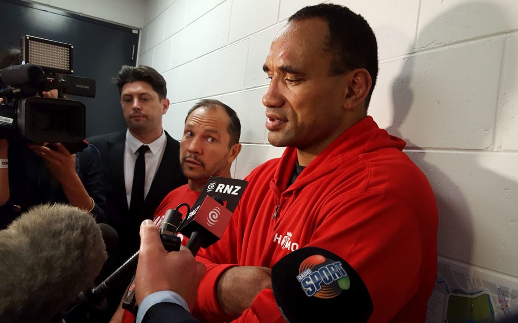 Parker unleashes uppercut to floor Haumono | RNZ News