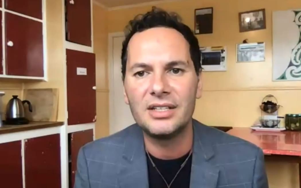 Covid-19: Iwi radio stations hoping for rethink for Māori media | RNZ News