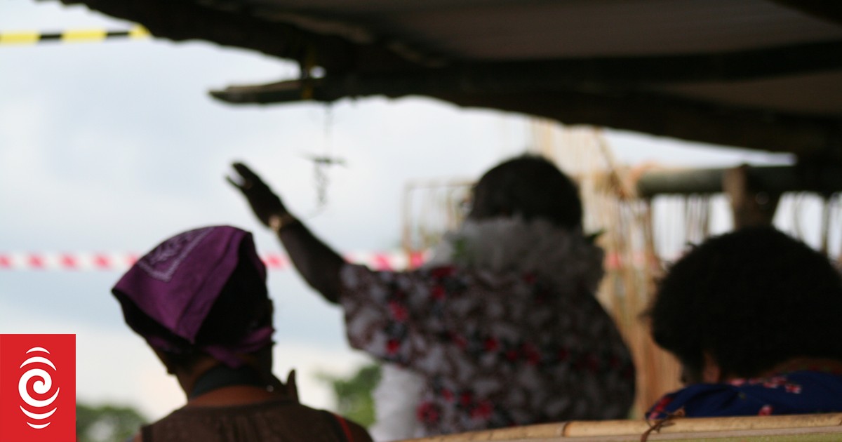 Somare urges PNG to elect more women | RNZ News