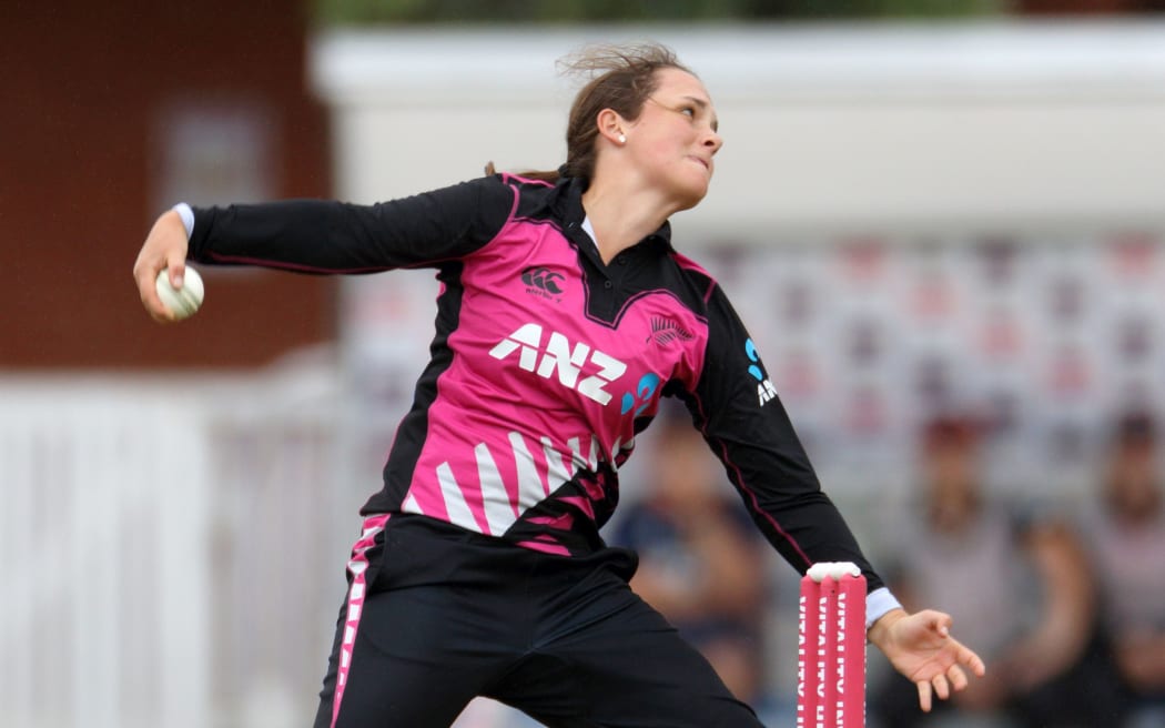 Cricket: White Ferns go for spin heavy bowling attack | RNZ News