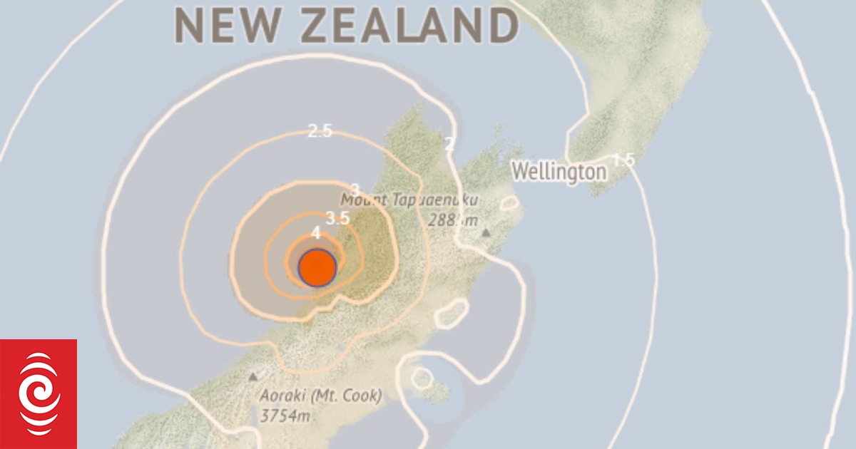 'Strong' quake hits West Coast | RNZ News
