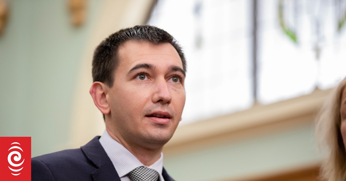 National to focus on roading | RNZ