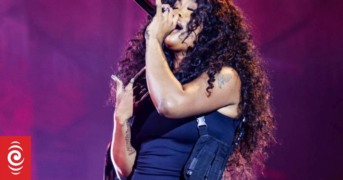 Review: SZA thrills fans with visual spectacle at opening show | RNZ News