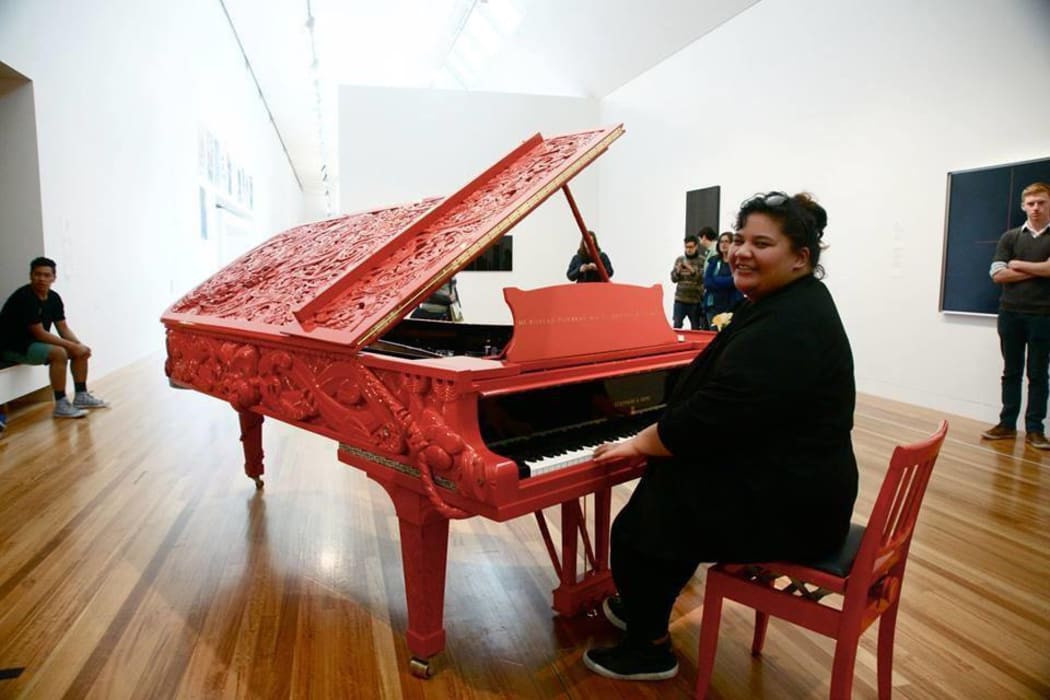 Bringing joy to rest home residents and hospital patients | RNZ