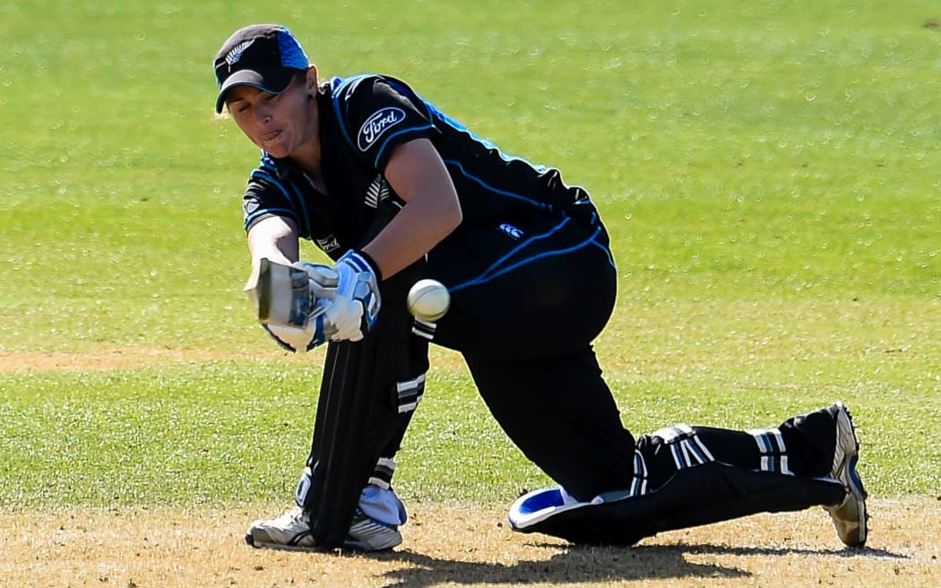 Martin stars for White Ferns in T20 opener | RNZ News