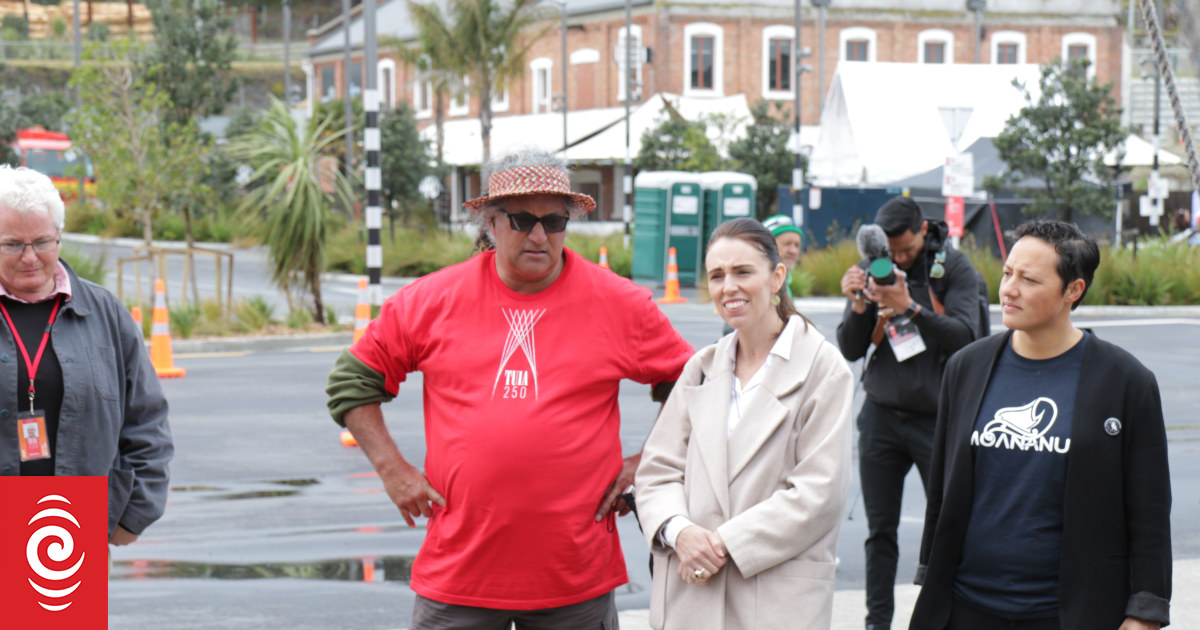 PM opens Tuia 250 roadshow on traditional voyaging | RNZ News