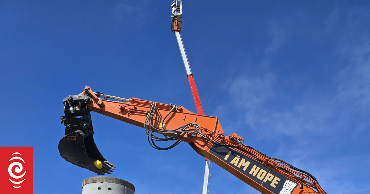 The women competing to be crowned first female top National Excavator ...