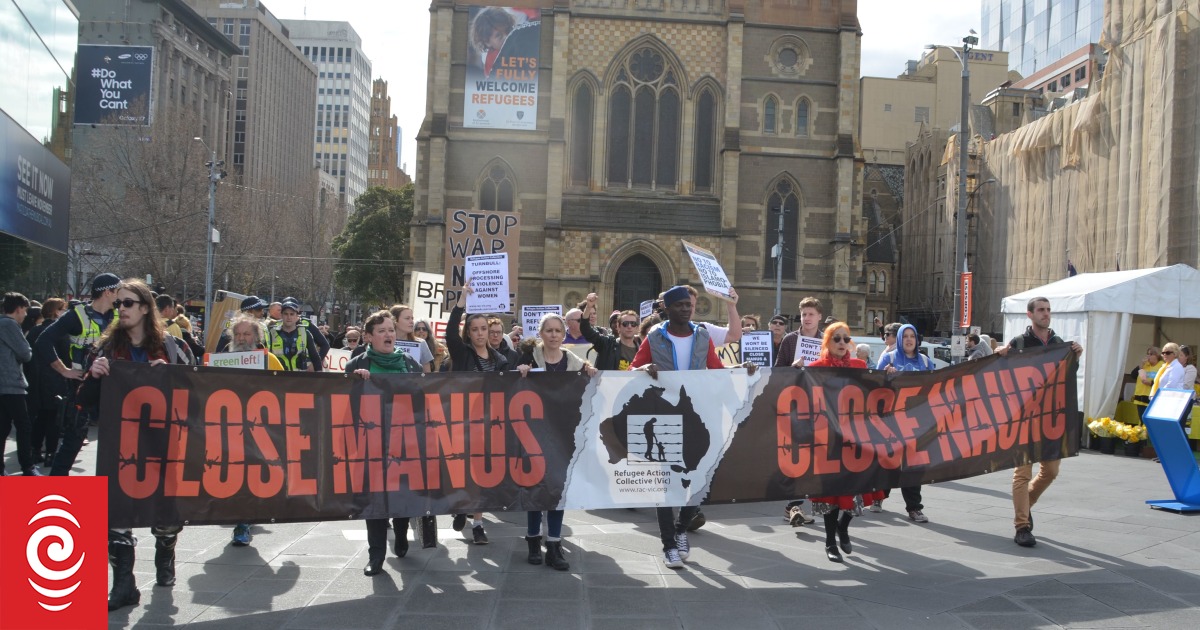 Aus seeks permanent ban on Manus Island asylum seekers | RNZ News