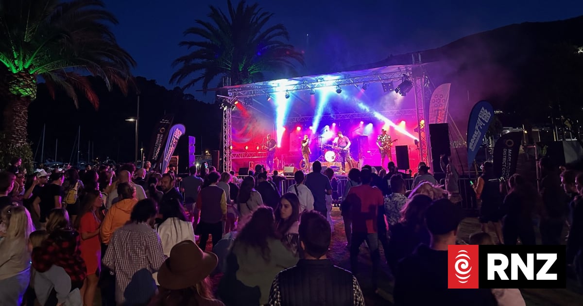 No buses for Picton's New Year's Eve party due to cruise ship schedule ...