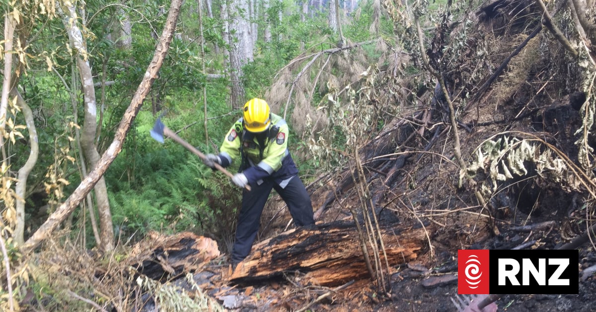 Warnings of extreme fire risks in North and South Islands | RNZ