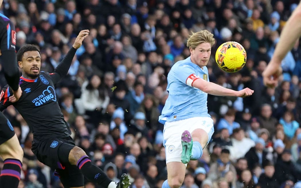 De Bruyne makes spectacular return for Man City | RNZ News