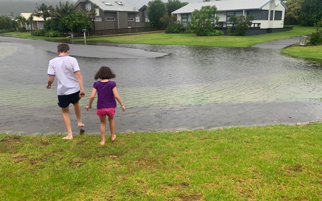 Coromandel holiday weekend getaways ruined by floods, slips | RNZ News