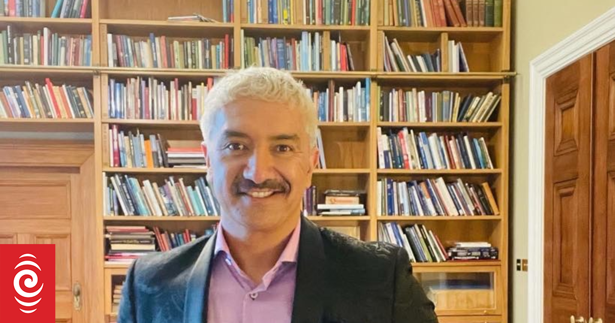 Matai Smith on 'Sweet Lovers' and 30 years in broadcasting | RNZ
