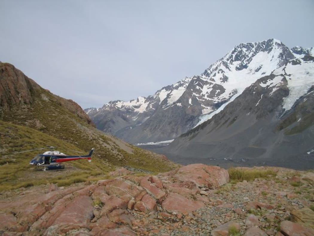 Tasman Glacier backcountry hut 'moves' | RNZ
