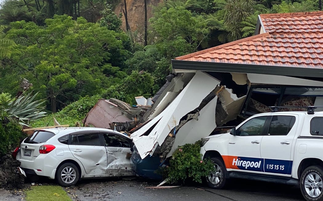 Tauranga house collapse: 'It was just chaos and panic' | RNZ News