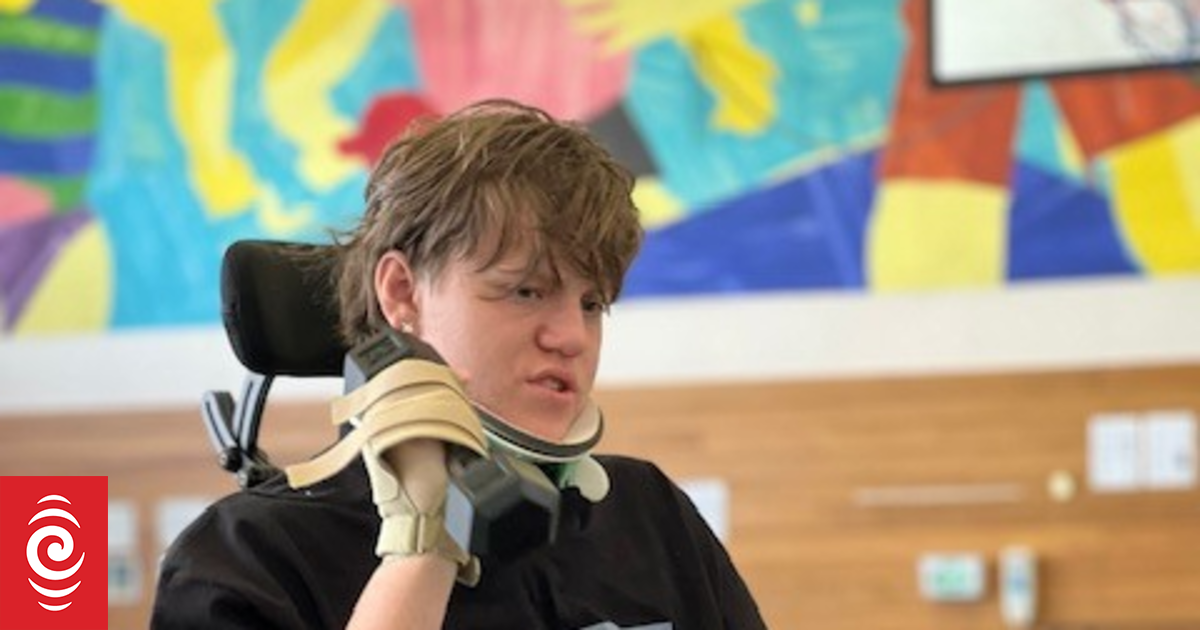 Teenager paralysed after hitting sand bank while diving into a wave at ...