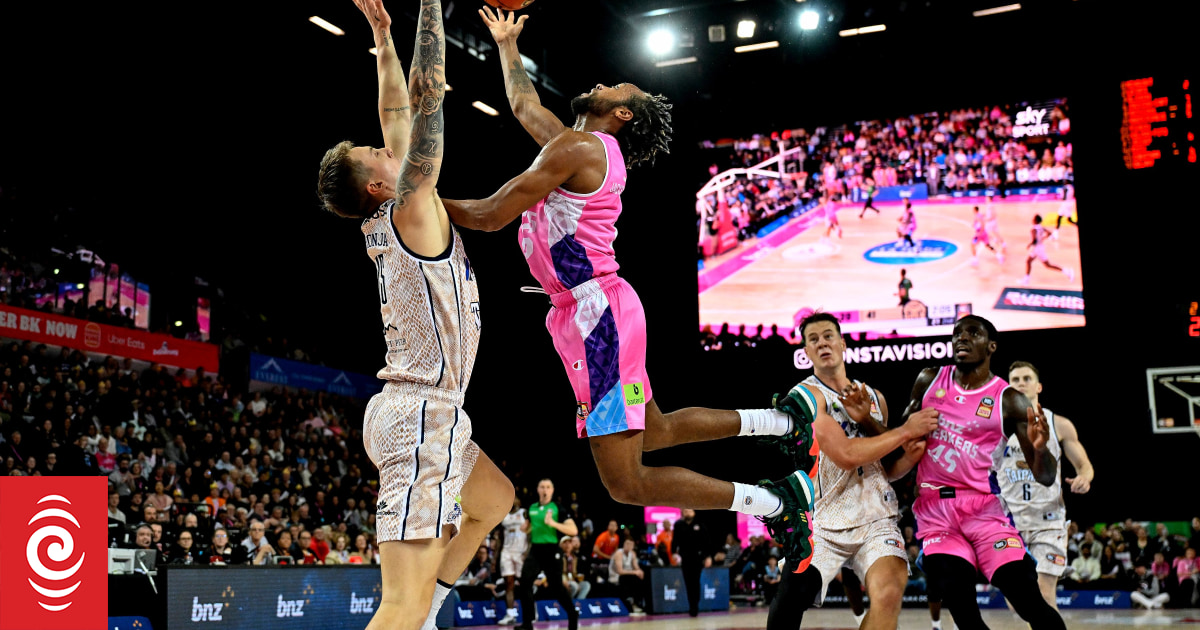Breakers impress in NBL season-opening win | RNZ News
