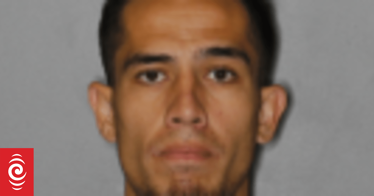 Warrant out to arrest man for aggravated robbery, escaping custody ...