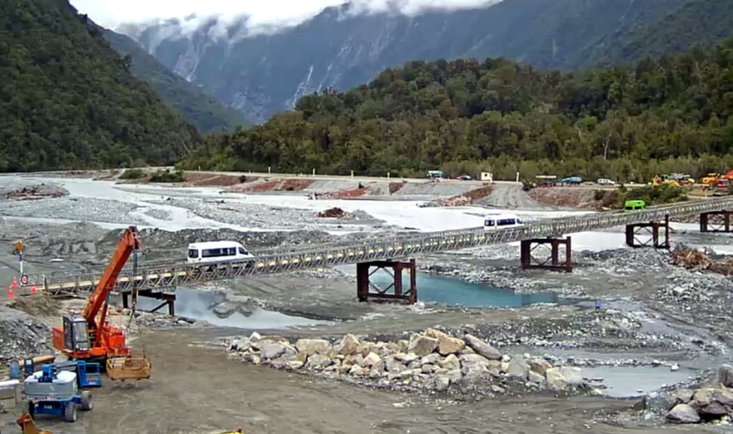 Waiho Bridge reopens after being rebuilt in 18 days | RNZ News