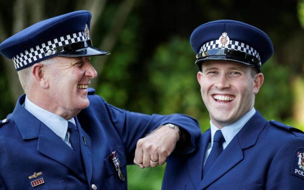 Celebrated police dog handler Bruce Lamb dies while hunting | RNZ News