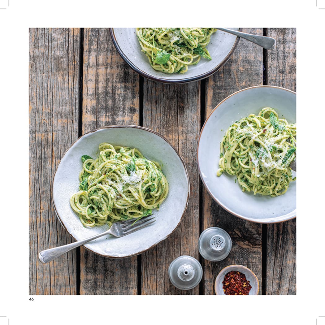 Spaghetti with rocket, chilli and ricotta | RNZ Recipes