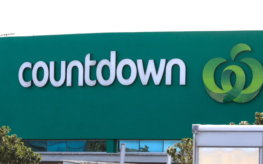 More complaints about Countdown Moorhouse selling expired food | RNZ News