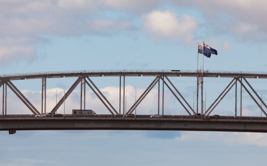 Concerning wobble on Auckland Harbour Bridge | RNZ