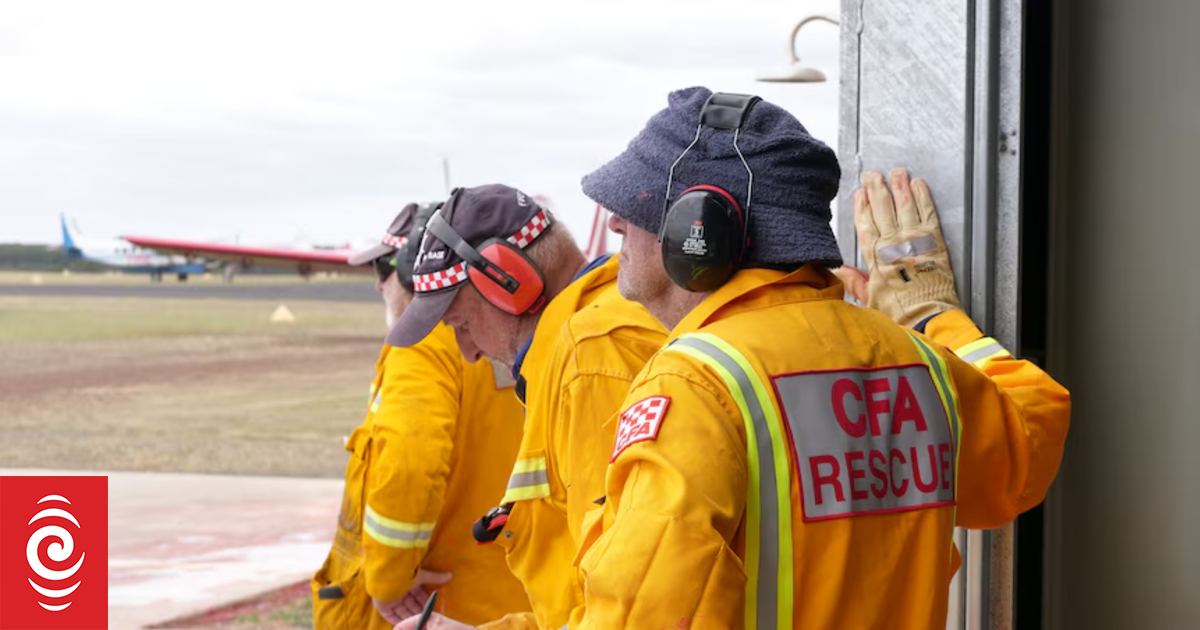 Cooler conditions forecast as firefighters work to contain Grampians ...