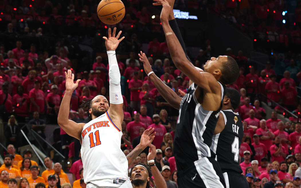 NBA finals: New York Knicks post 105-95 victory over San Antonio Spurs ...