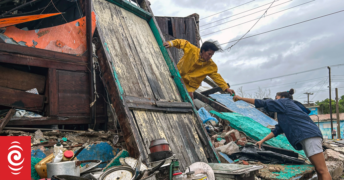 Hurricane Melissa, strongest storm ever to hit Jamaica, roars onward ...