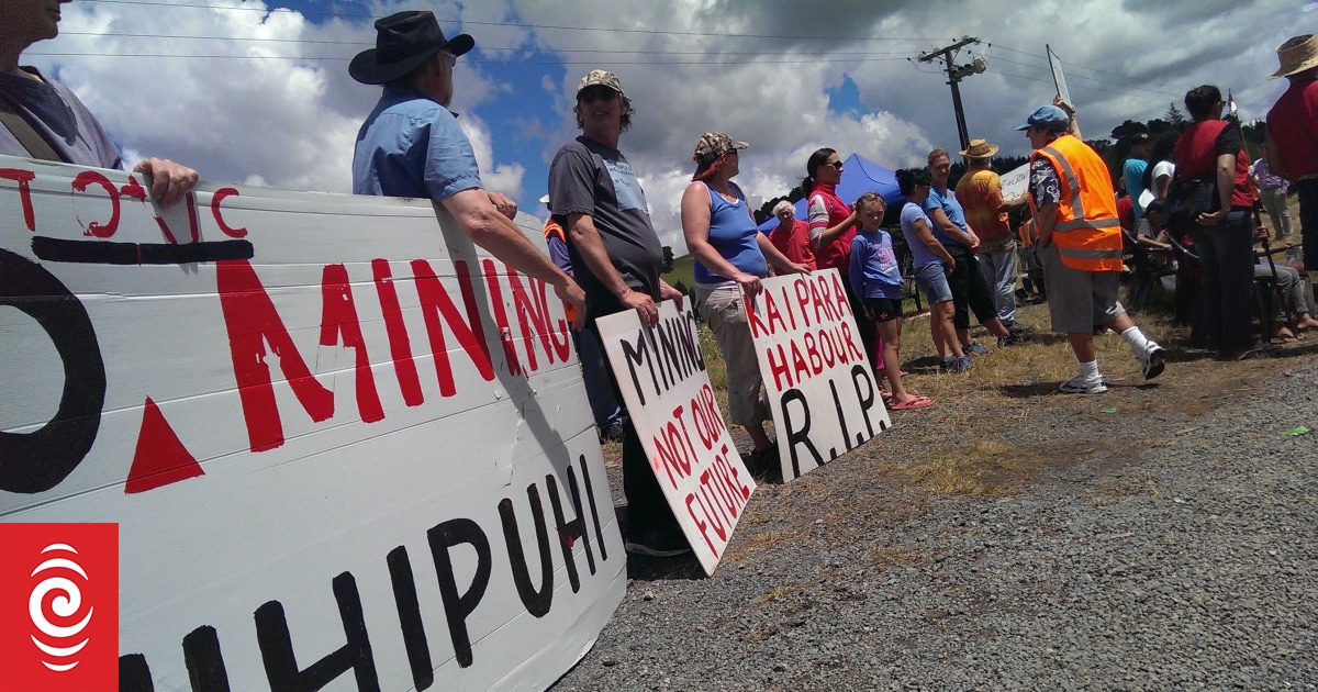 Anti-mining protesters vow to repeat blockade | RNZ News
