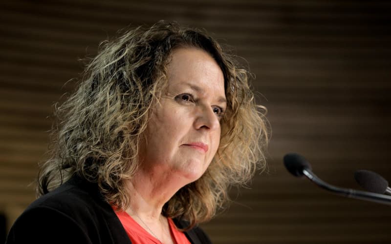 Labour claims win as govt commits to new free school lunches model | RNZ