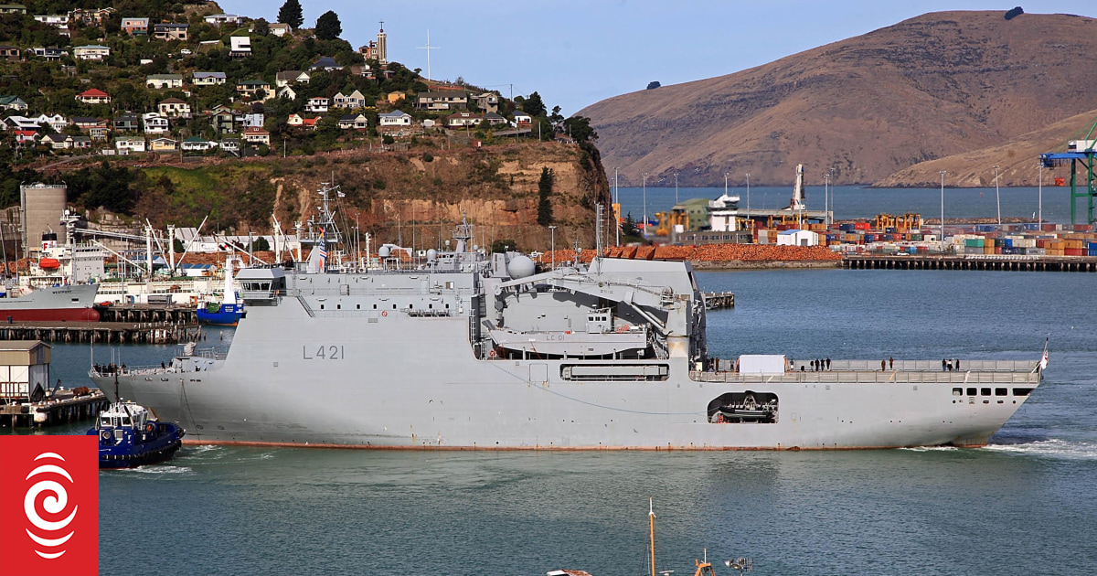 Navy ship crew thanked for quake help | RNZ News