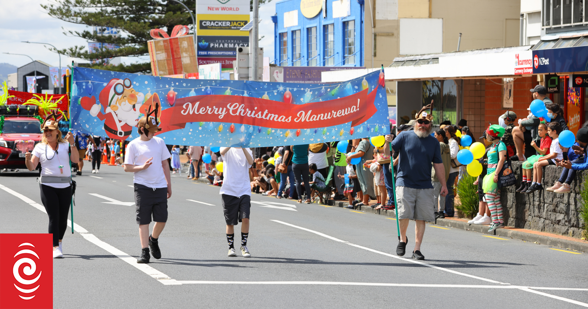 Santa is coming to town: Parades in south Auckland | RNZ News