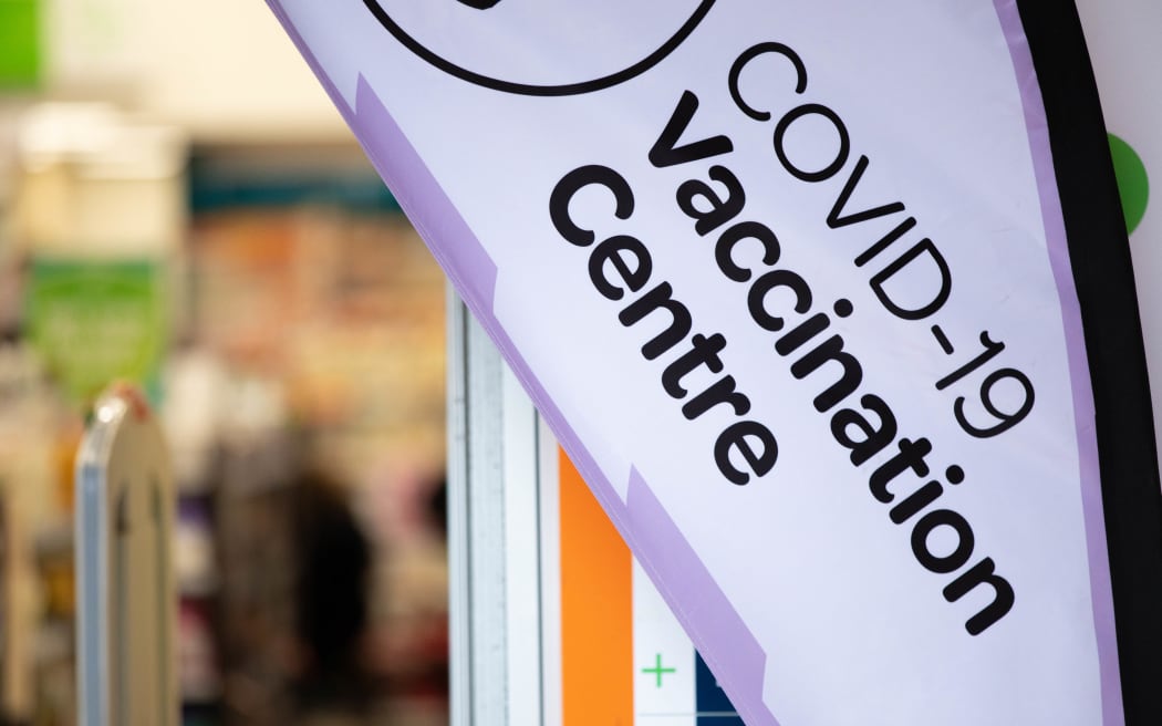 Medsafe reviewing new versions of Covid-19 vaccine | RNZ News