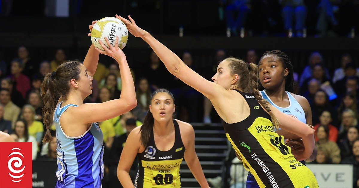 NZ's elite netballers avoid pay cuts, but face uncertain future | RNZ News