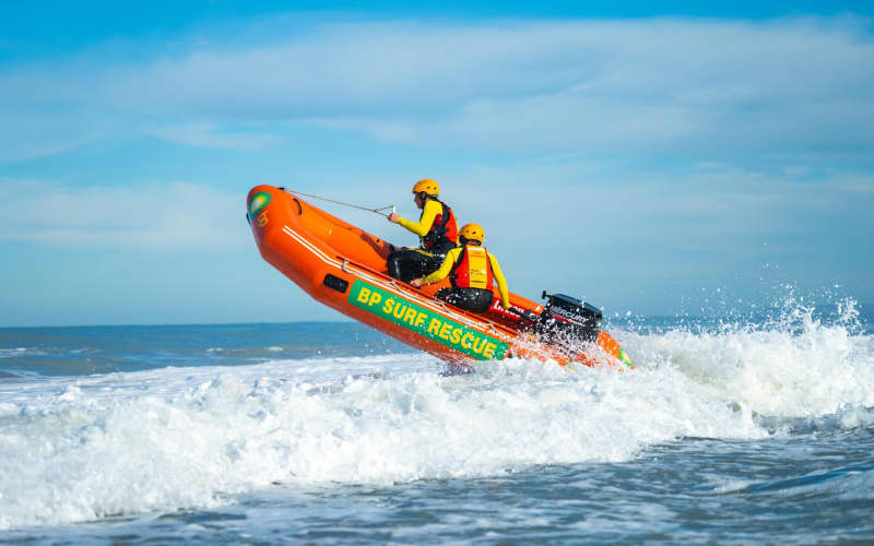 Lifeguards perform 13 rescues and 10 assists on Christmas Day | RNZ