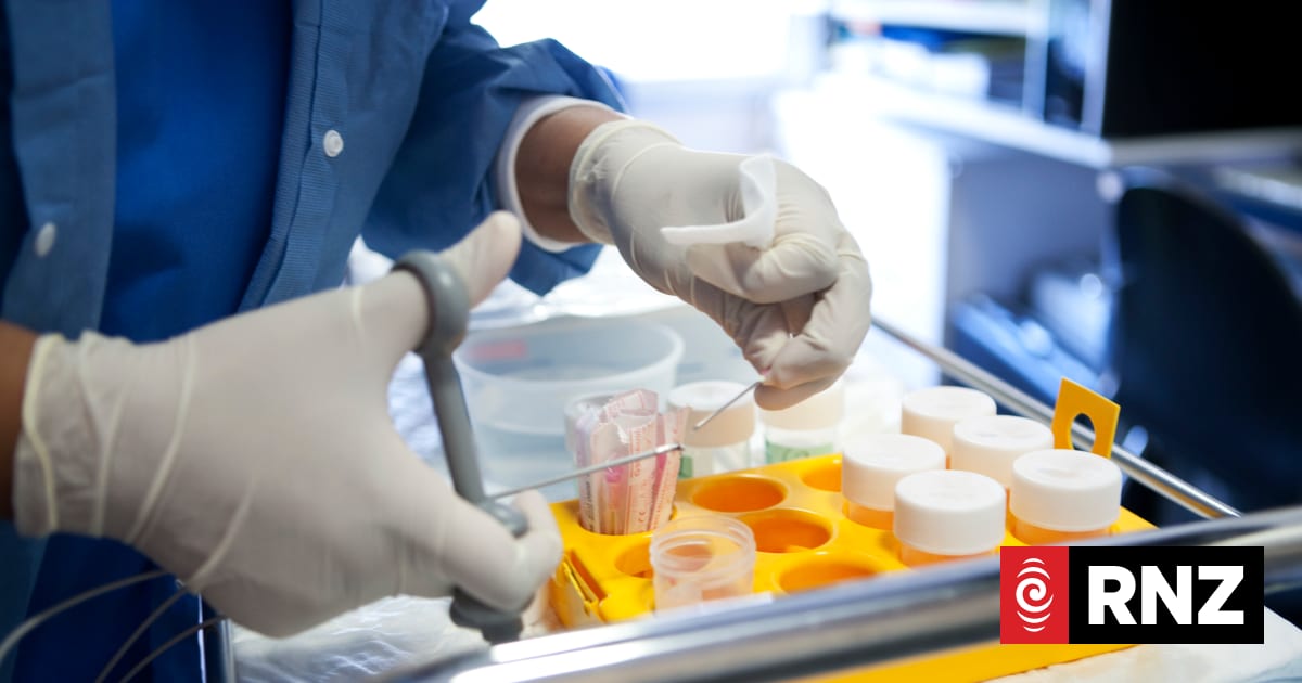 New bowel cancer kit aimed to help those under 60 | RNZ