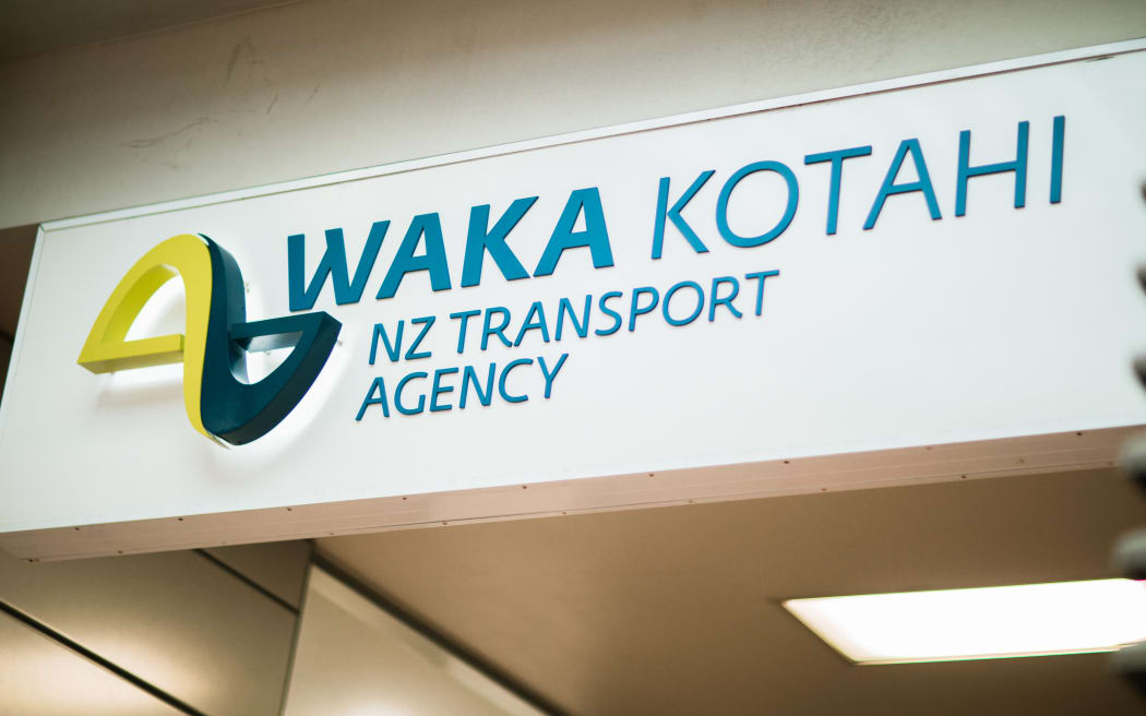 Waka Kotahi gives big bonuses to well-paid staff | RNZ News